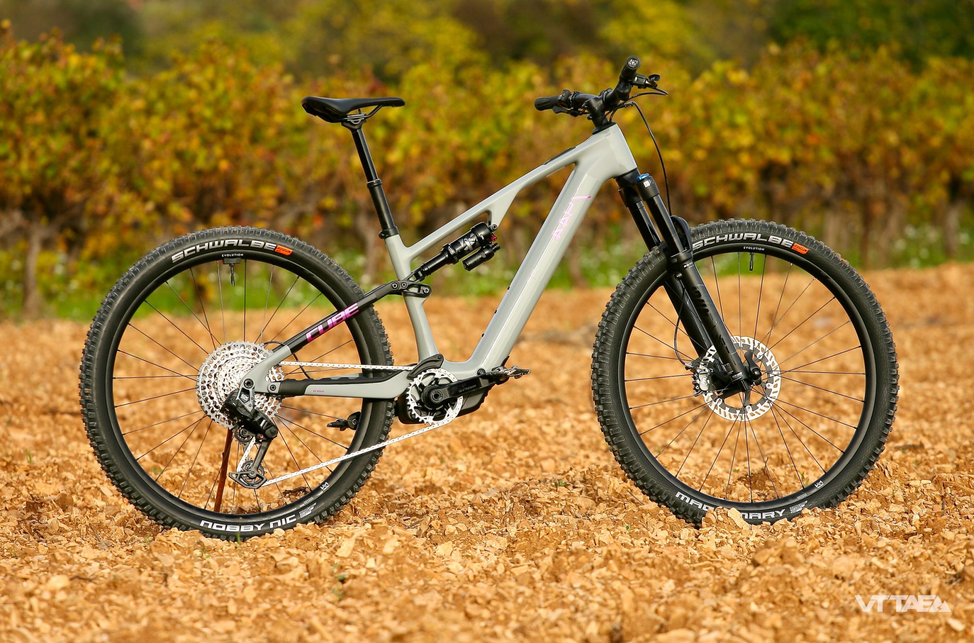 Essai du Cube AMS Hybrid One 44 C:68X TM 400X | VTTAE.fr